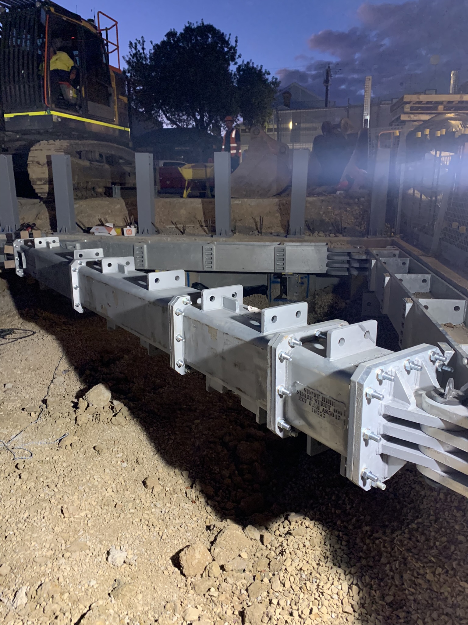 Shore Strut 400 For Hire